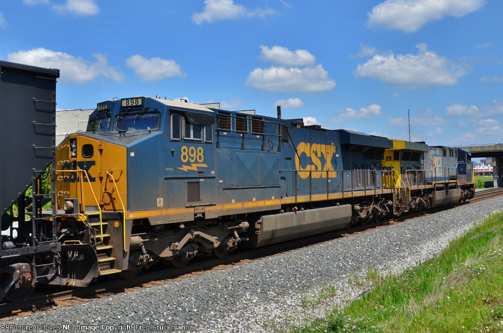 CSX 898